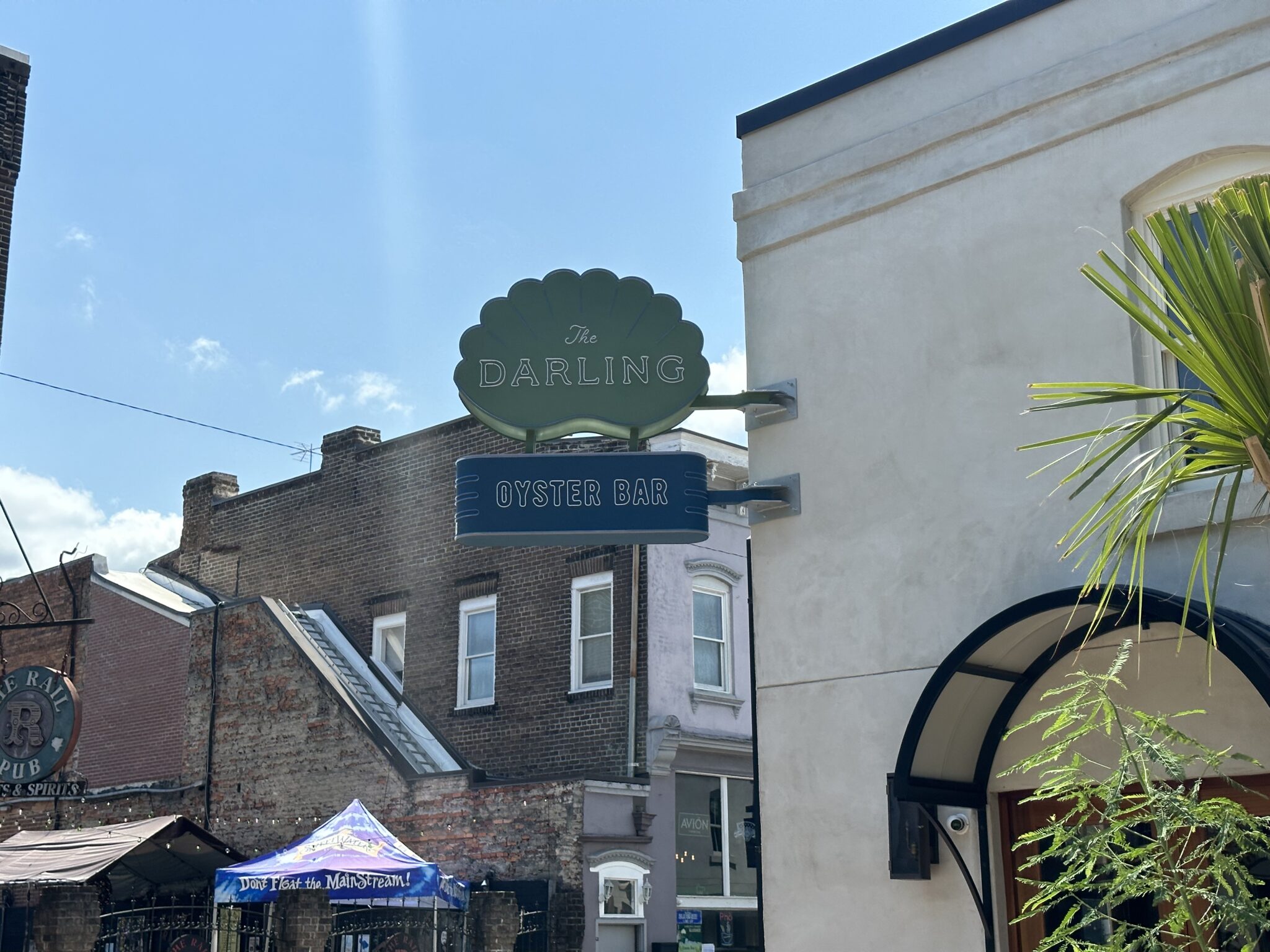 What's up with Savannah's Darling Oyster Bar? - Eat It & Like It